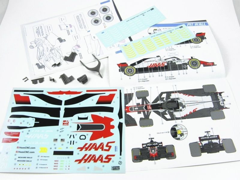 HAAS VF-18 Formula One 2018 Early Type - Pit Wall | Car-model-kit.cz