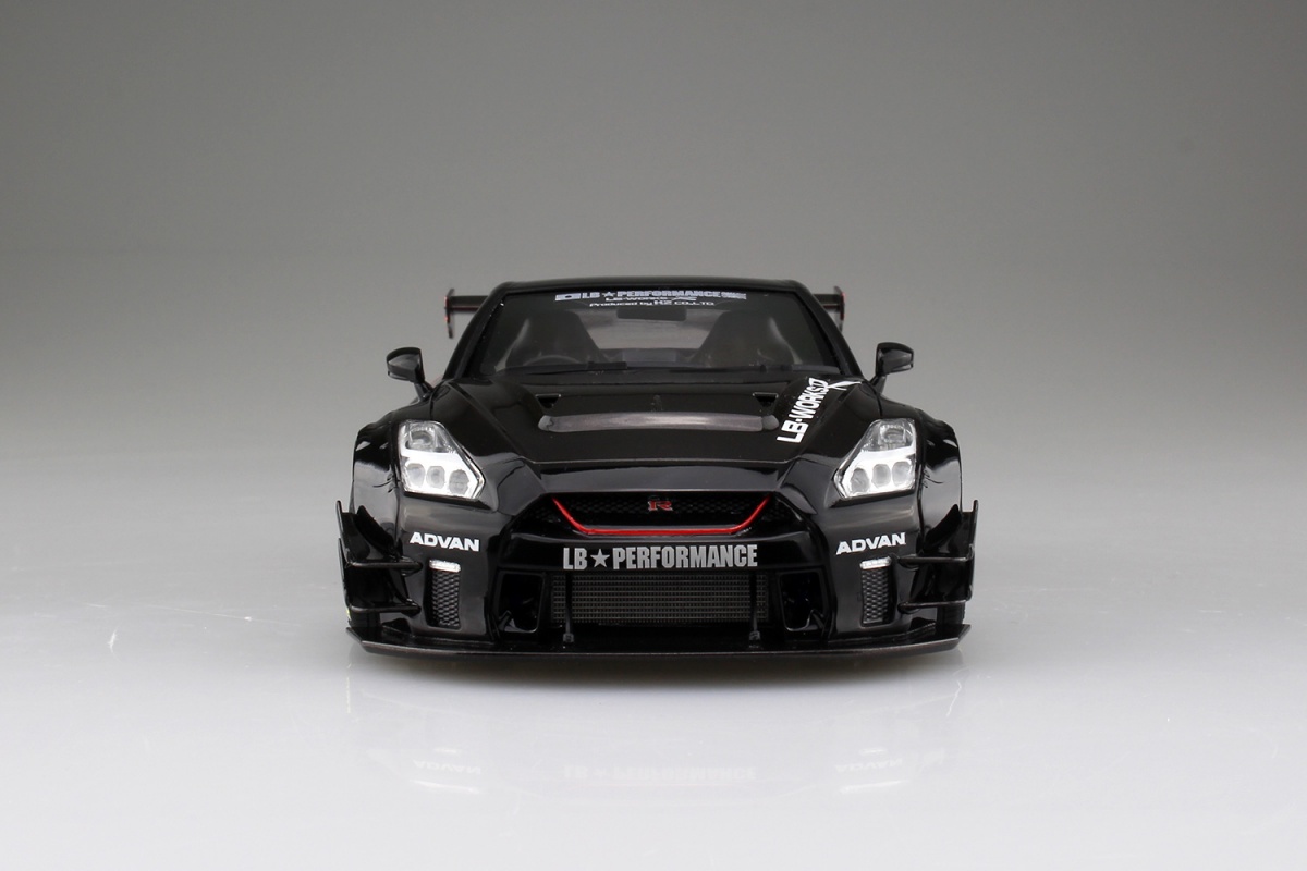 LB Works R35 GT-R Type2 - Aoshima | Car-model-kit.cz