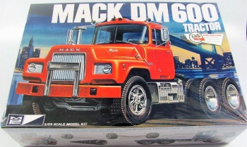 Mack R685ST Semi Tractor Cab 1/25 - AMT | Car-model-kit.cz